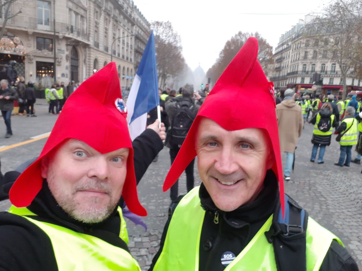 BERRETTI FRIGI — Blondet & Friends